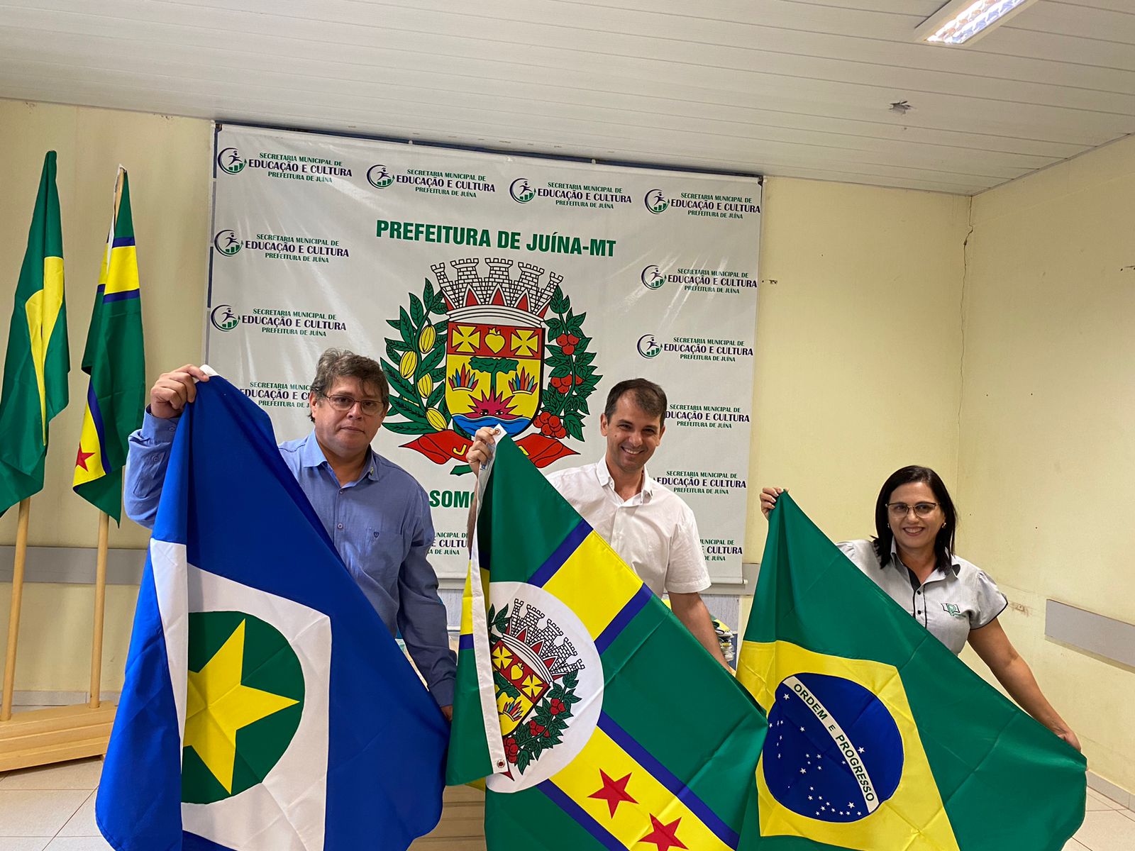 DRE Juína - Secretaria Municipal de Educação de Juína entrega kit de ...